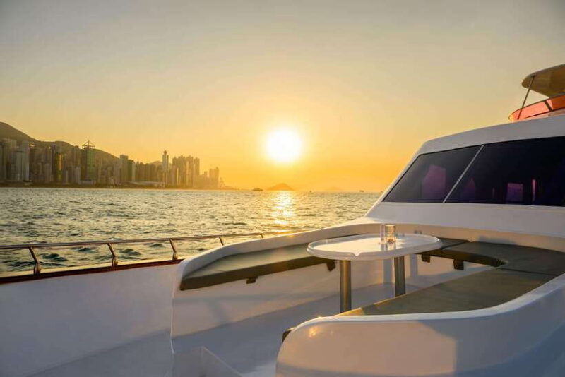 Hong Kong: Victoria Harbour Evening Cruise with Drinks - The Itinerary Breakdown