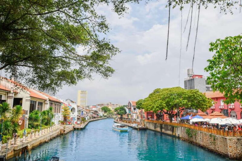 Kuala Lumpur: Private Malacca Night Tour w/Cruise & Trishaw - An In-Depth Look at the Malacca Night Tour Experience