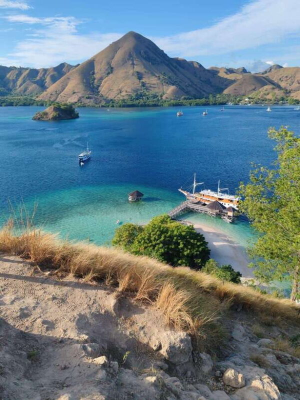 Labuan Bajo: Komodo and Pink Beach 2-Day Shared Boat Tour - The Value of Included Features