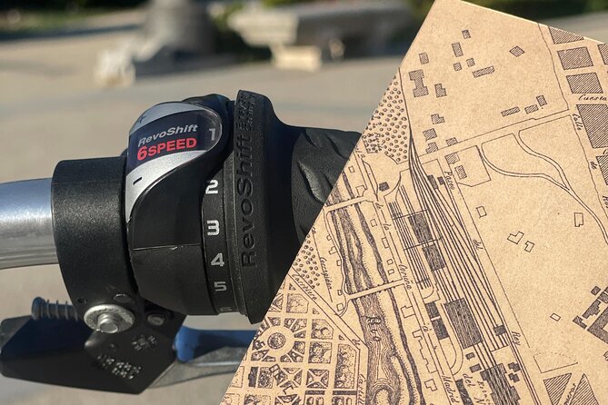 Madrid : Vintage Bikes Rentals with Old Map - Exploring Madrid’s Neighborhoods