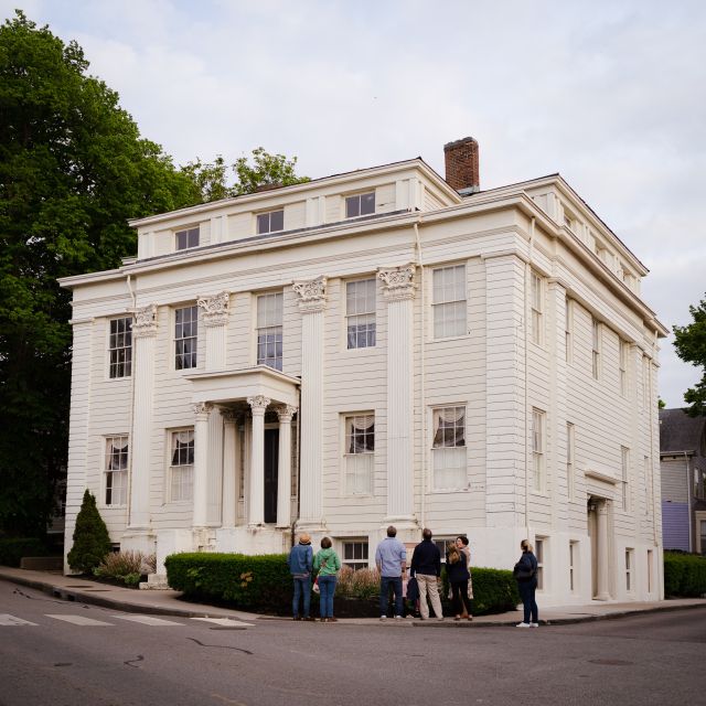 Newport: Golden to Gilded Age Guided Walking Tour - The Guide and the Experience