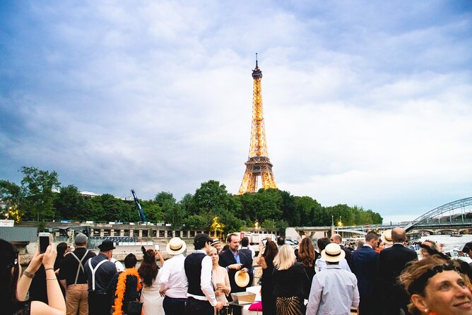 Paris Gourmet Dinner Seine River Cruise with Singer and DJ Set - The Meal: Gourmet and Seasonal