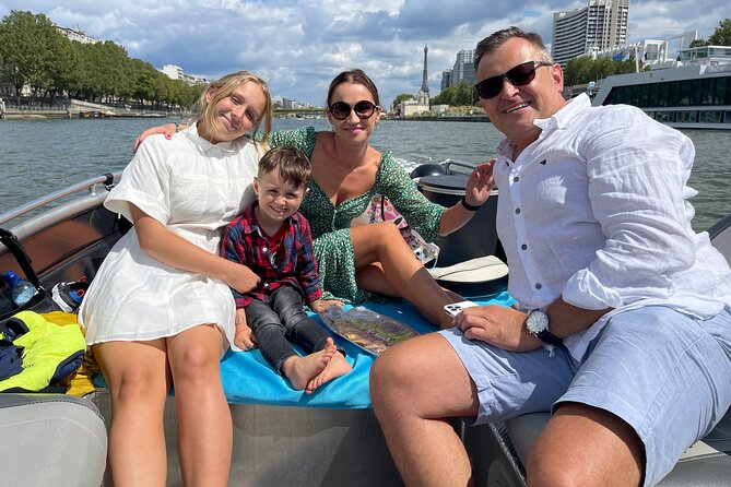 Paris Top Sights Seine River Private Boat Excursion - Detailed Breakdown of the Itinerary and Landmarks