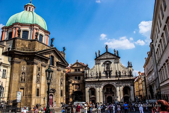 Pedestrian tour of Prague in Spanish - A Closer Look at the Itinerary