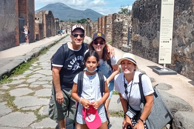 Pompeii Private Walking Tour with Expert and Authorized Guide - Who should book this tour?