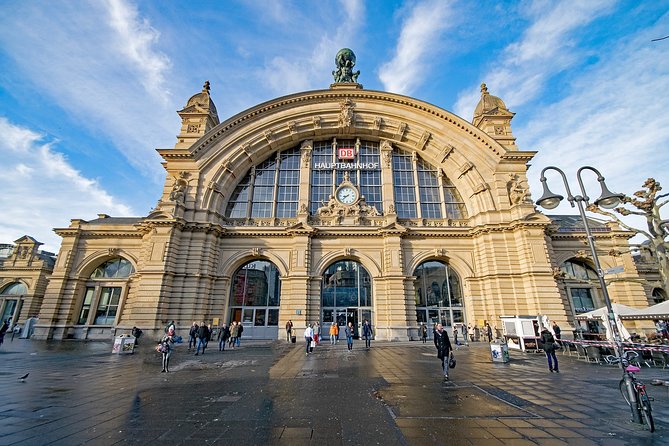Private tour of the best of Frankfurt - Sightseeing, Food & Culture with a local - Discovering Frankfurt: What the Tour Offers