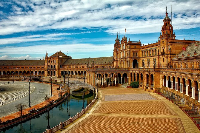 Private Transfer from Lisbon to Seville with 2 hours for sightseeing - The value of a private transfer with sightseeing