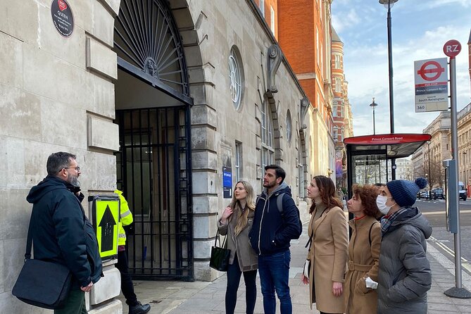 Queen Highlights Walking Tour of London - The Experience at Each Stop