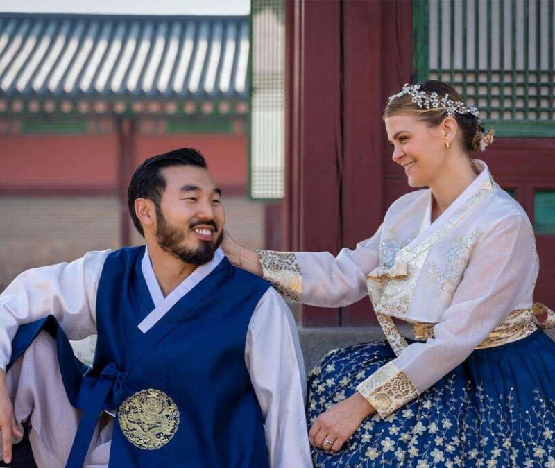 Seoul: Hanbok Rental with Gyeongbokgung Palace Entry - Exploring Gyeongbokgung Palace with a Hanbok
