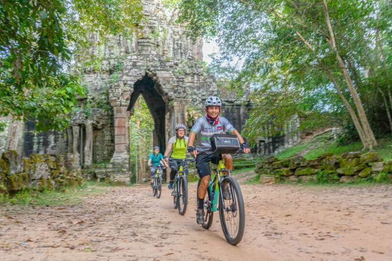 Siem Reap: Angkor Sunset Bike & Boat Tour w/ Drinks & Snacks - Authenticity and Personal Touches