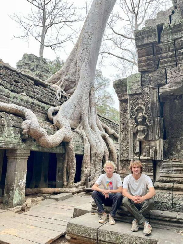 Siem Reap: Angkor Wat Sun rise Private Day Tour with Guide - Visiting Angkor Wat: The Grandeur of the Largest Religious Monument