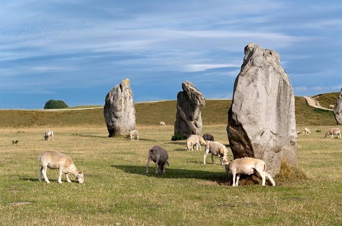 Stonehenge, Avebury,Cotswolds. Small group day tour from Bath - Stonehenge – The Main Event with No Queues