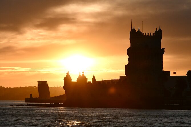 Sunset Experience: Lisbon Boat Cruise with Music and a Drink - The Experience: What Travelers Say