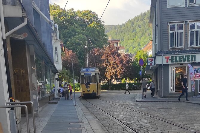 The influence of Bergen in Norway's development, city tour - The Fish Market: Seven Centuries of Tradition