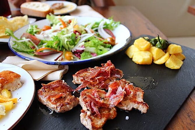 True Taste of Granada Old Town & Albaicin Tapas Tour - Atmosphere and Experience