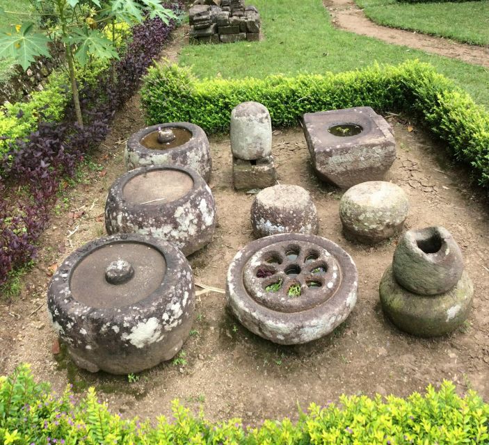 yogyakarta: Selogriyo, Marvel Amidst Java's Lush Terraces - The Charm of Selogriyo Temple