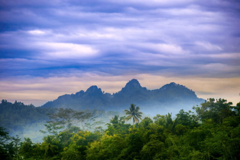 Yogyakarta: Setumbu Sunrise, Borobudur & Prambanan Day Tour - Who Should Consider This Tour?