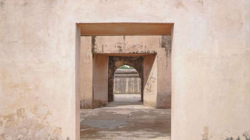 Yogyakarta : Sultan Palace WaterCastle and Prambanan Guided - Exploring the Sultan Palace