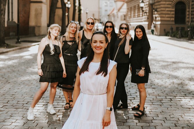1H Private Photoshoot in Old Town of Riga - The Practical Aspects: What to Expect and How It Works