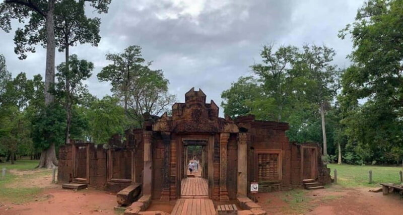 3-Days Angkor & Kbal Spean Waterfall & Rolous Group Tour - Day 3: Temples, Markets, and Local Crafts