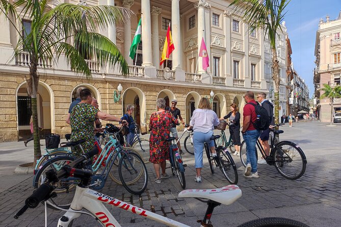 A private stroll cycling around Cádiz + bike rental - FAQ