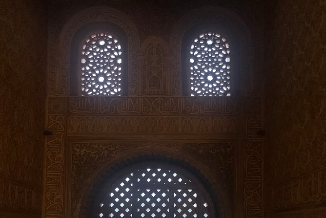 Alhambra: Night Visit to Nasrid Palaces - Who Should Consider This Tour?