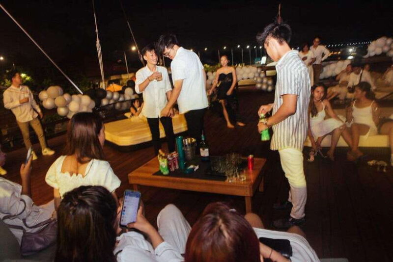 Bali: Phinisi Sunset Dinner Cruise with Entertainment - The Buffet Dinner: Indonesian and International Flavors