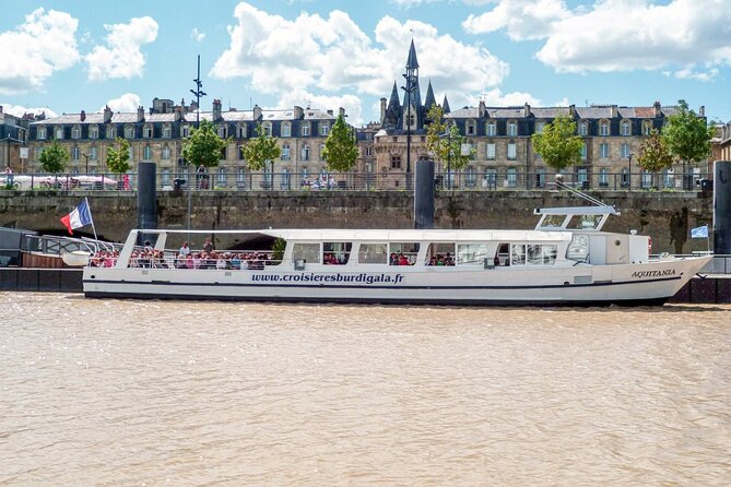Bordeaux by the Water commented cruise - Group Size and Logistics