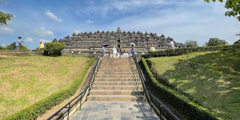 Borobudur Temple Climb To The Top & Prambanan Temple 1 Day - Authenticity and Experience: What Travelers Say