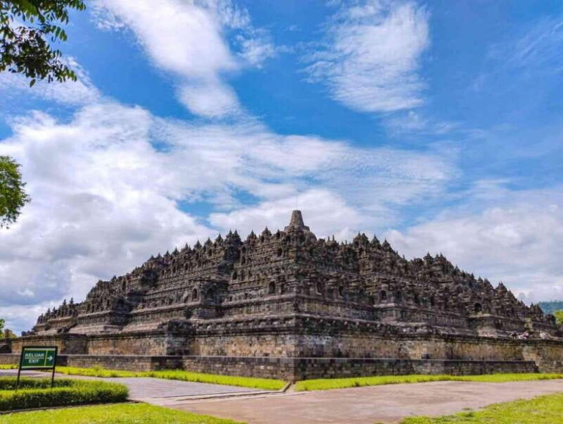 BOROBUDUR TEMPLE CLIMB UP AND PRAMBANAN TEMPLE SHARING TOUR - The Sum Up