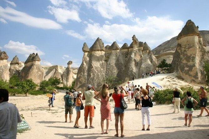 Cappadocia Red Tour with Guide in Spanish - Lunch and the Goreme Open-Air Museum