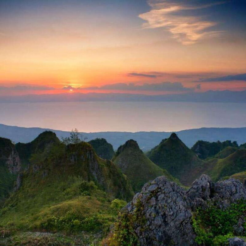 Cebu: Osmeña Peak and Kawasan Canyoneering Day Tour - What Past Travelers Are Saying