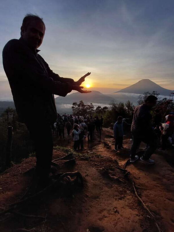Dieng Plateau Sikunir Golden sunrise trip with guide - Authentic Experiences and Practical Details