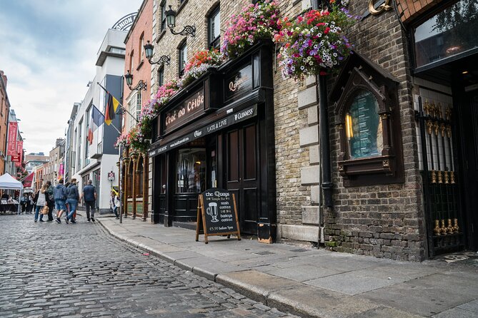 Dublin Old Town: Famous Pubs Exploration Game and Tour - Final Thoughts: Who Is This Experience Best For?