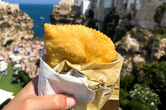 From Bari: Visit Polignano a Mare with street food tour