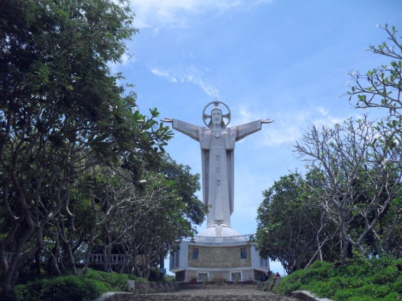From Ho Chi Minh city: Vung Tau Beach Private Day Tour - Exploring the White Palace and Cultural Highlights