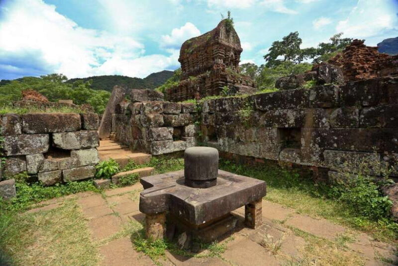 From Hoi An/Da Nang: Tour My Son Sanctuary with car and Boat - Authenticity and Cultural Insights