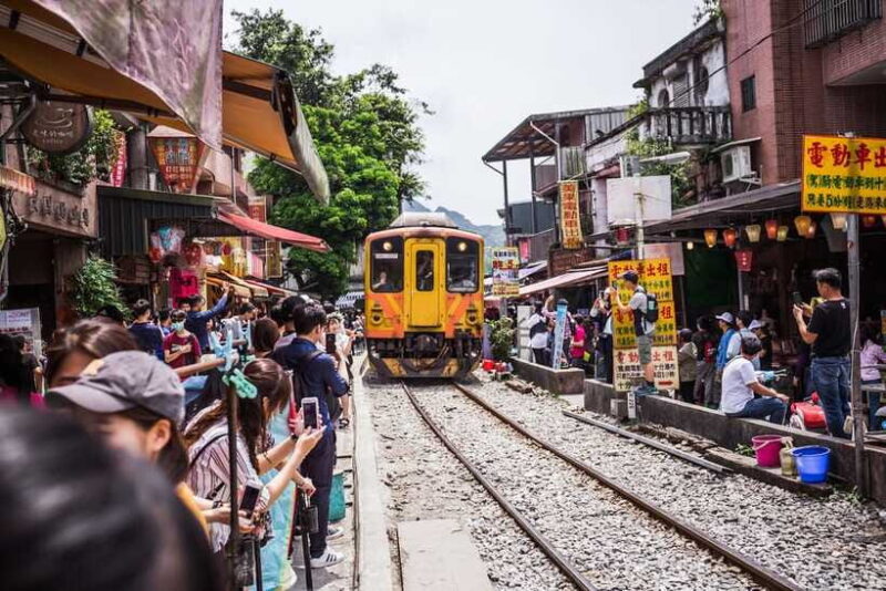 From Taipei: Shifen, Jiufen, and Yehliu Guided Day Trip - Overall Impressions