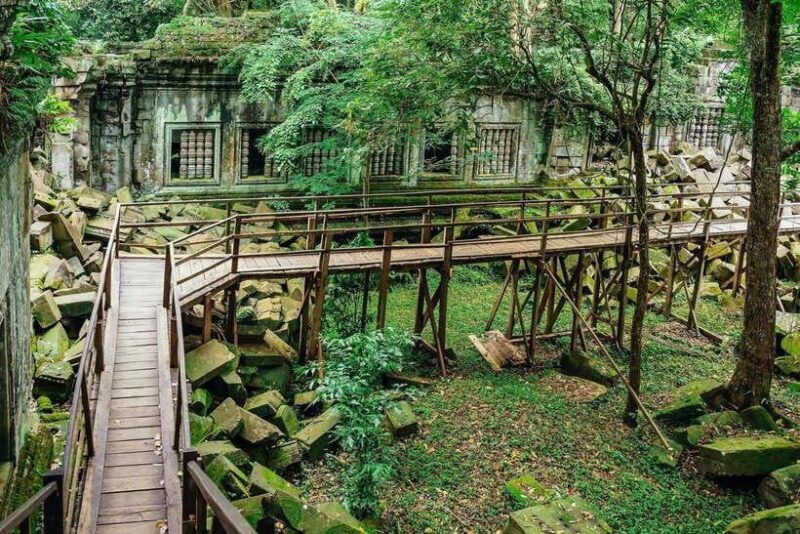 Full-Day Koh Ker, Beng Mealea & Floating Village K-Pluk - Floating Village at Kampong Pluk: A Cultural Encounter