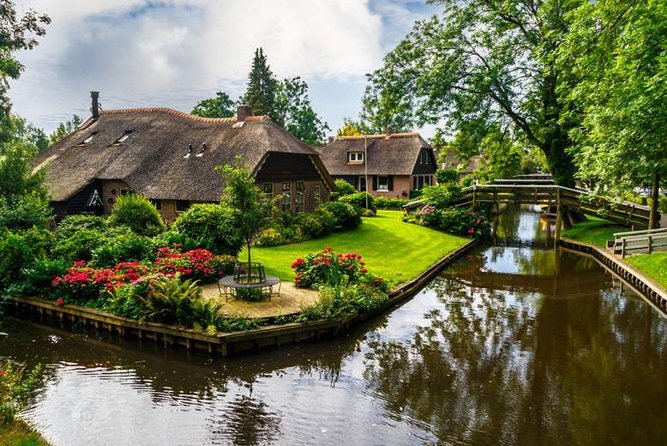 Giethoorn Private Tour Guide Giethoorn in luxury Jaguar S Type - The Reviews Tell the Story