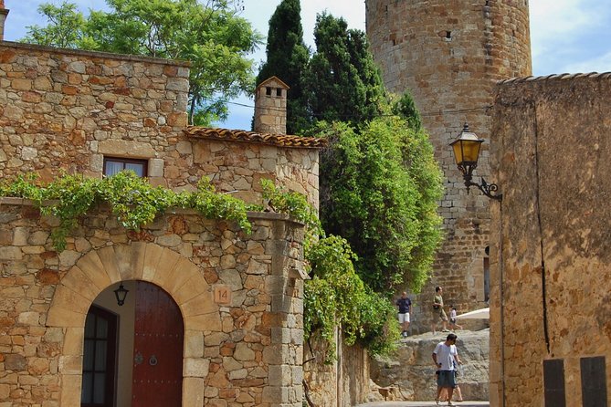 Girona & Costa Brava Small-Group Tour with Pickup from Barcelona - FAQs