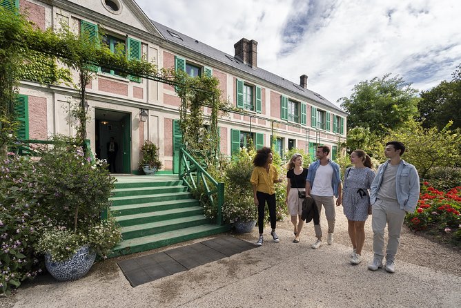 Giverny Monet's House and Gardens plus Shopping Session Day Trip - Transportation and Group Size