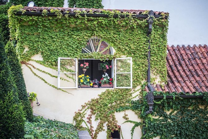 Green walk in Prague's historic garden and parks with a Local - Who This Tour Is Best For