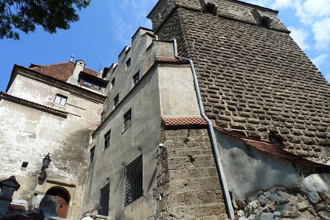 Guided visit in Spanish to the Castle of Dracula in Bran (native Spanish guide). - The Sum Up