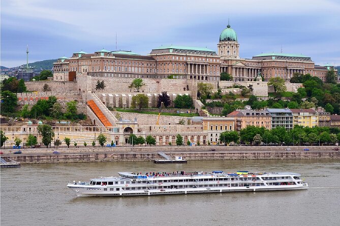 Guided Walking Tour in Budapest - Szakszervezetek Háza & St. Stephen’s Basilica: Architectural and Cultural Landmarks