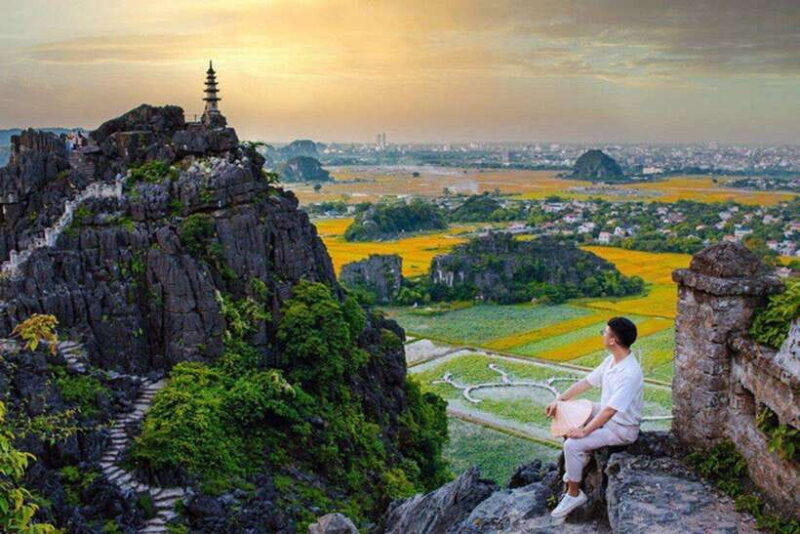 Hanoi: 2-Day Trang An, Tam Coc, Hoa Lu, Mua Caves Trip - Transportation and Group Size