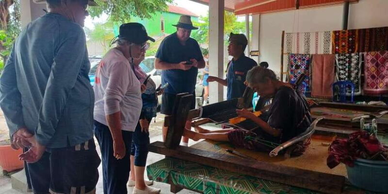 Lombok: Cultural Day Tour with Beach for Cruise Passengers - Transportation and Group Size