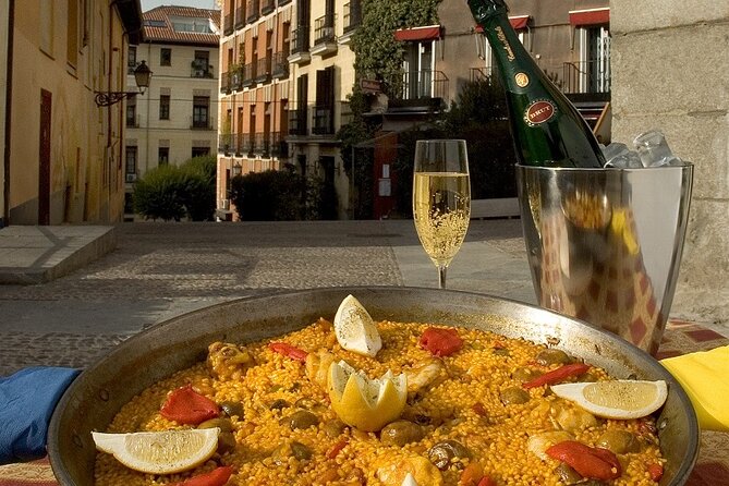 Madrid Old Town Tapas and Wine Small Group Tour - Strolling Through Old Madrid’s Narrow Streets