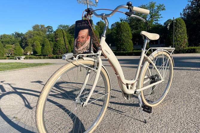 Madrid : Vintage Bikes Rentals with Old Map - Practical Details