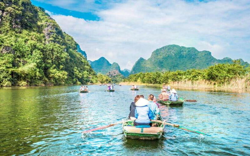 Ninh Binh: Hoa Lu Mua Cave Trang An on Limousine and Cycling - Who Will Love This Tour?